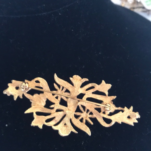 Monet | Jewelry | Vintage Monet Brooch | Poshmark